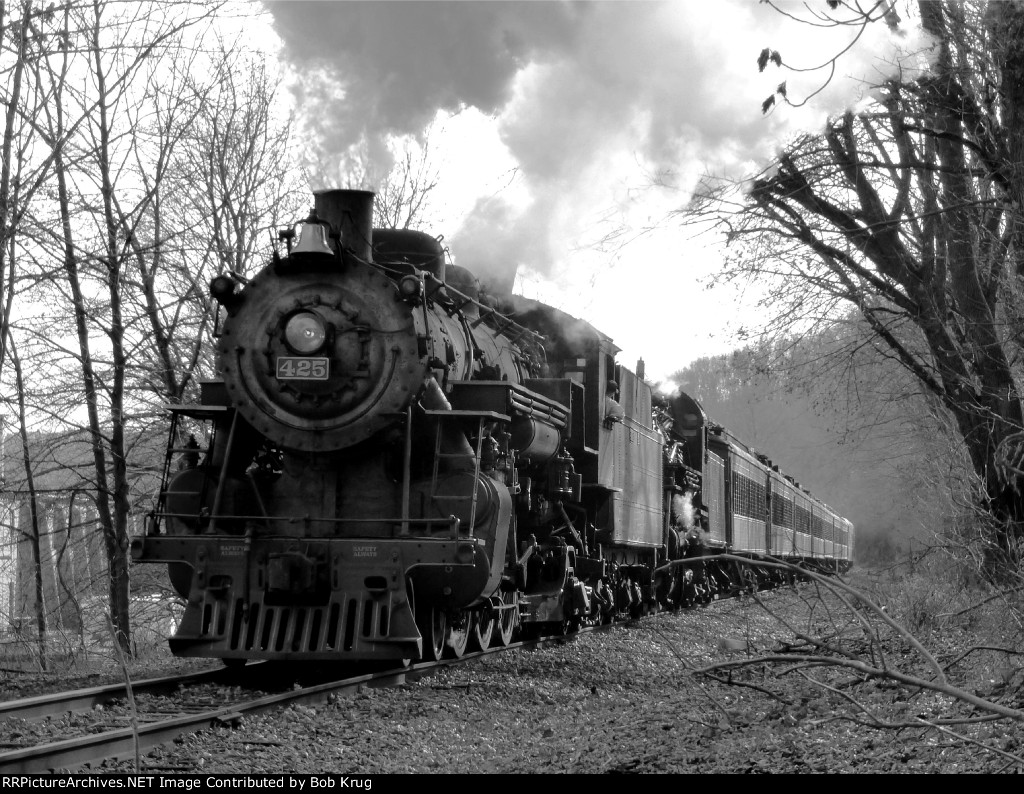 RBMN 425 and CNJ 113 backing the train southbound at Beck's